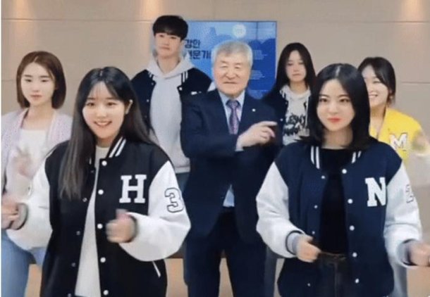 Professors and principals actively appear on short videos to recruit ...