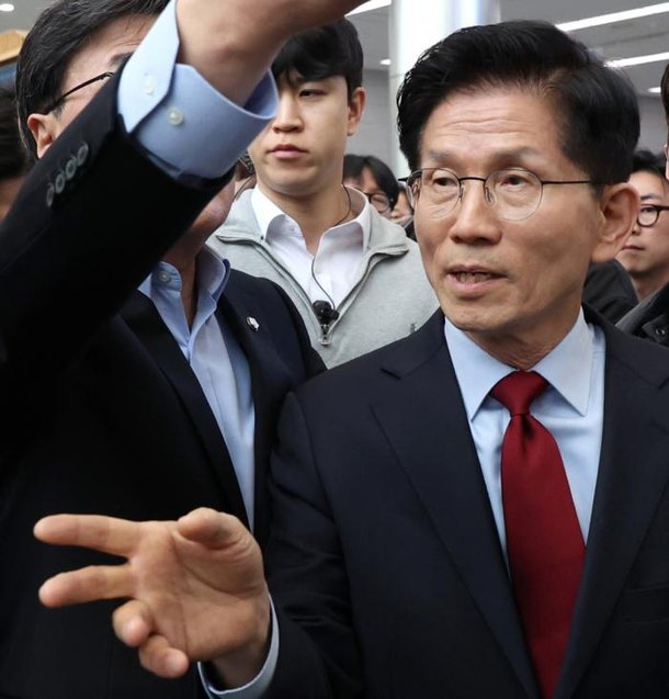 PPP presidential candidate Kim Moon-soo suspends campaign amid party ...
