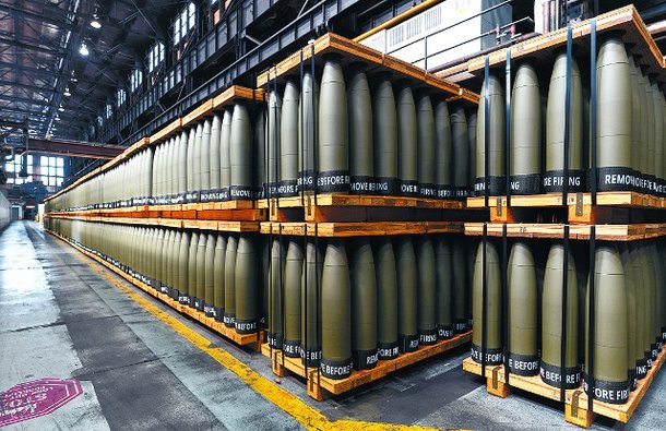 [포토] 미 육군 탄약 공장의 '155㎜ M795' 포탄 : 네이트 뉴스