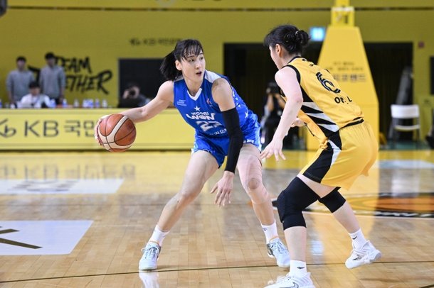 이빨 빠져도 호랑이…우리은행, WKBL 정규 15번째 우승 축포 : 네이트 스포츠