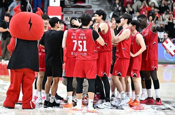 9경기 평균 68실점…'짠물 수비' 정관장 KBL 1R 공동 1위 : 네이트 스포츠
