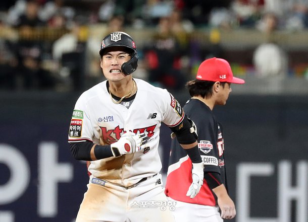 가을의 시작도 배정대가 끝내줬다···"MVP로 받은 화장품은 어머니께"[WC1 MVP] : 네이트 스포츠