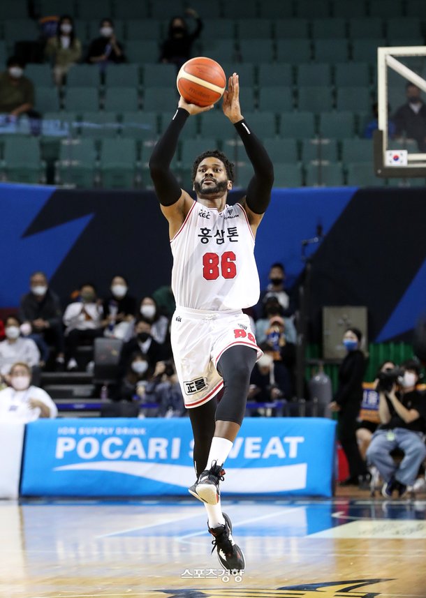 KGC의 짜릿한 4쿼터 역전극…LG 꺾고 1위 수성 : 네이트 스포츠