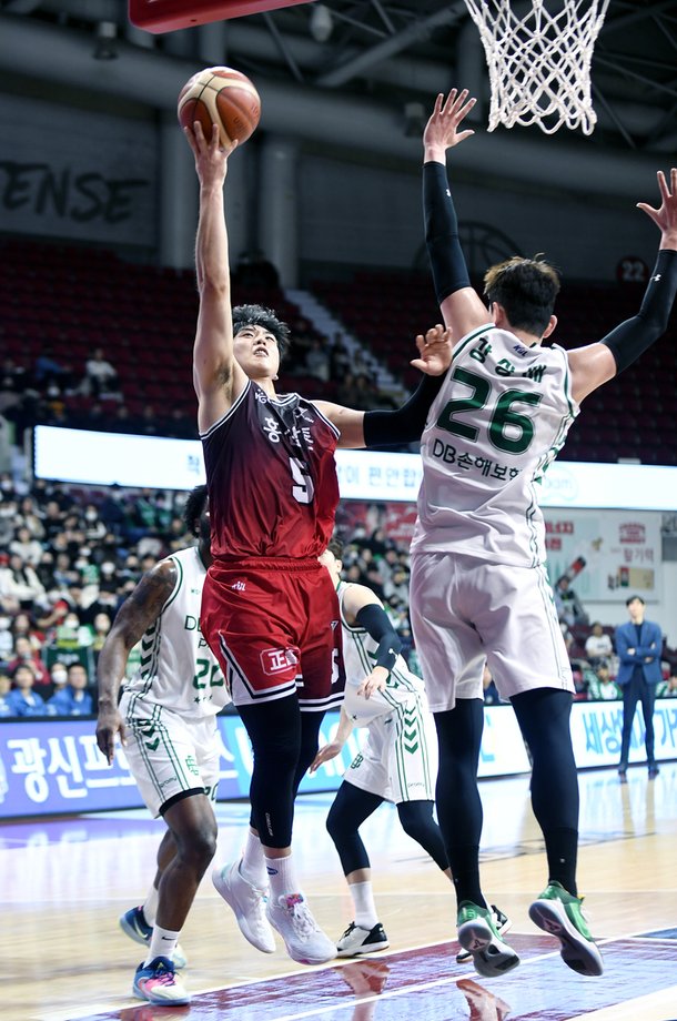 흔들림 없는 KGC, DB 꺾고 파죽의 6연승 : 네이트 스포츠