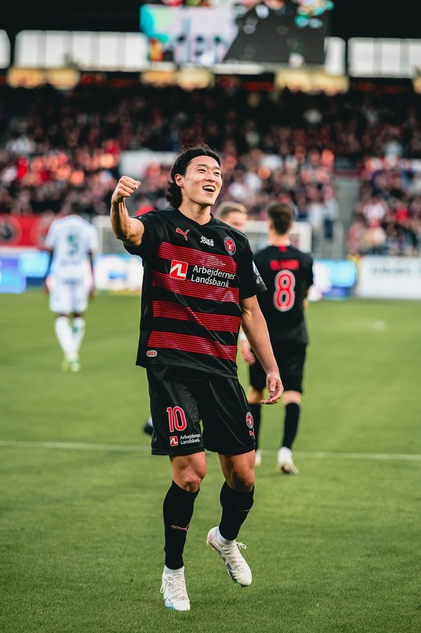 'CHO 드디어 터졌다!' 조규성, 78분+PK 득점→UECL 첫 골 폭발! 미트윌란은 5-1 대승 거두며 플레이오프 진출 : 네이트 스포츠