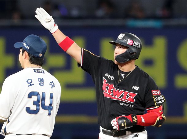 불붙은 KT 타선, 황재균 장성우도 넘겼다[PO4] : 네이트 스포츠