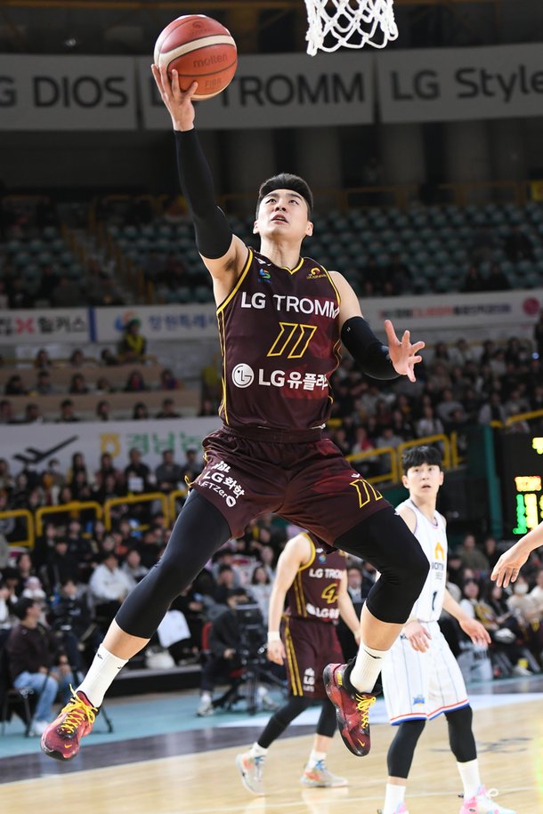 양홍석, 또 22득점 터졌다···LG, KCC 꺾고 4연승 : 네이트 스포츠