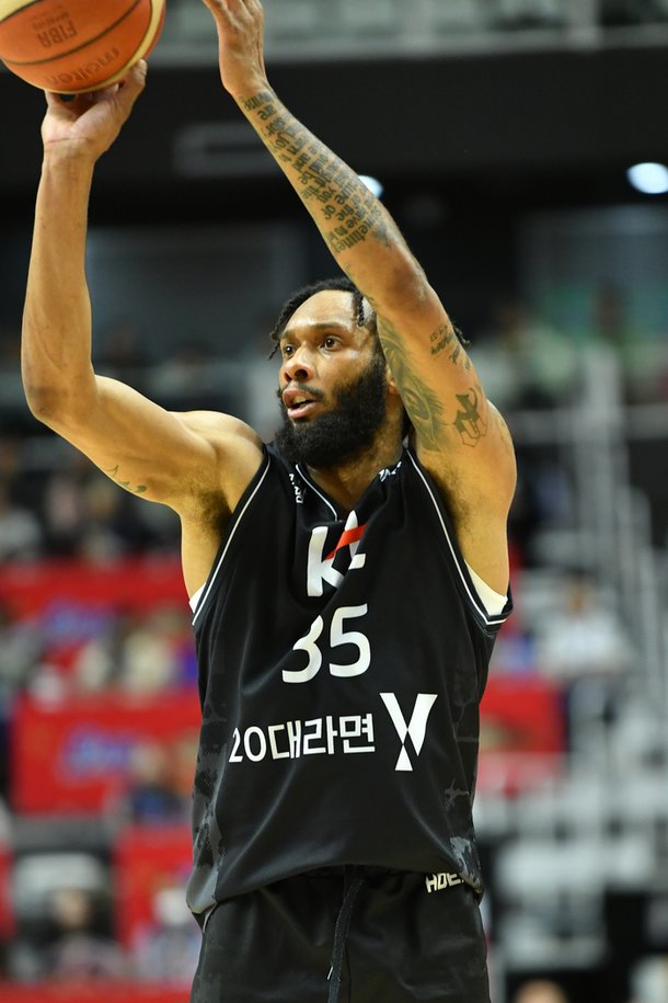 '배스 44점' KT, KCC 또 잡고 3위 도약 : 네이트 스포츠
