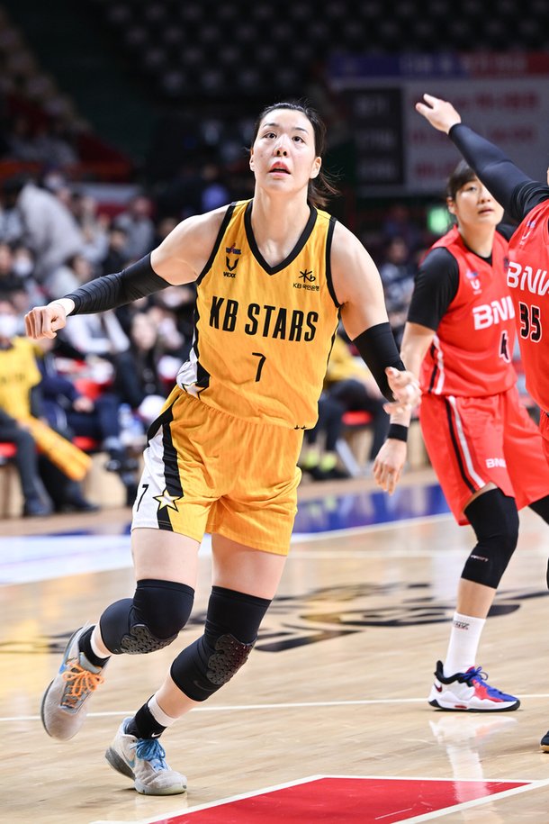 박지수, 3R까지 MVP 독식···WKBL 최초 3연속 : 네이트 스포츠