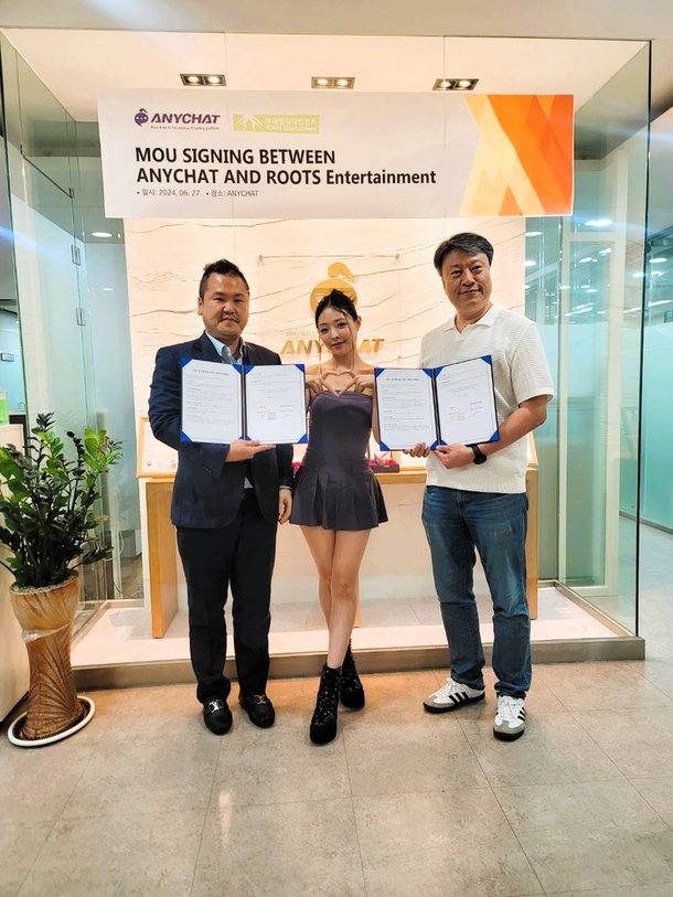 가수 헤니 NFC 카드 음반 만든다···애니챗 과 MOU 체결 : 네이트 연예