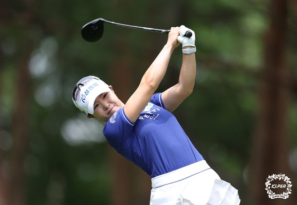 '버디폭격기' 고지우 KLPGA 54홀 최소타 타이기록으로 통산 3승…맥콜 모나용평 오픈 2년 만에 정상 : 네이트 스포츠