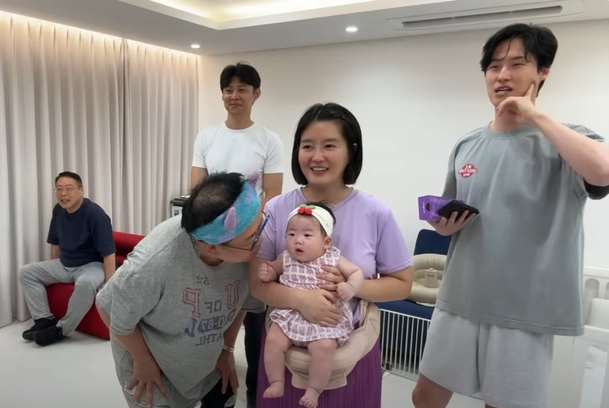 '73세' 이용식, 손녀 위해 19kg 쏙 "배는 티가 안 나ㅠㅠ" (아뽀TV) : 네이트 연예