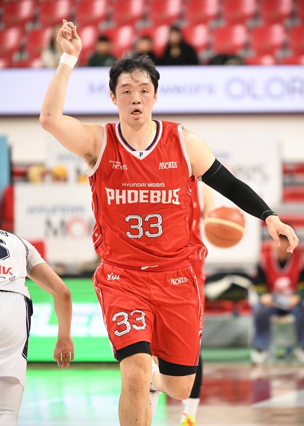 이승현 시즌 최다 30점 폭발…현대모비스, KCC 꺾고 61일 만에 홈 웃음 되찾았다 : 네이트 스포츠