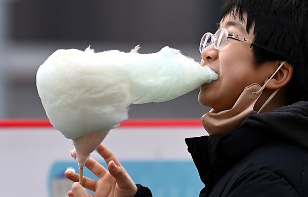 [포토 에세이]어린 시절 달콤한 추억 '솜사탕' : 네이트 뉴스