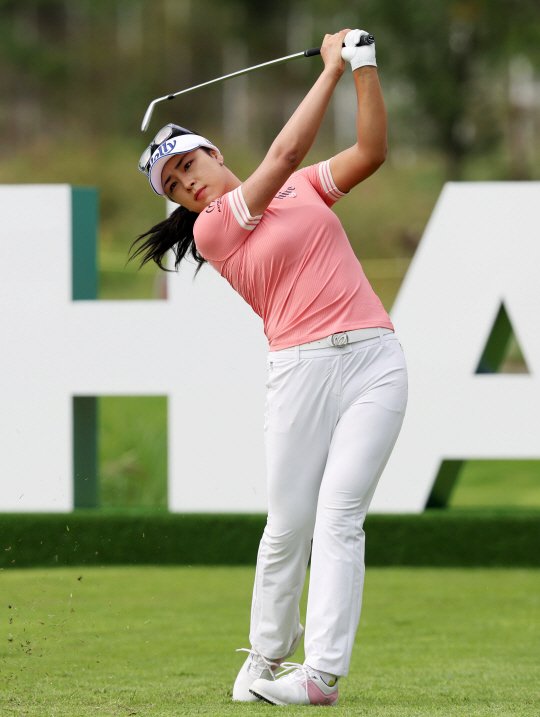 윤이나, LPGA투어 Q시리즈 3R 공동 16위 : 네이트 스포츠