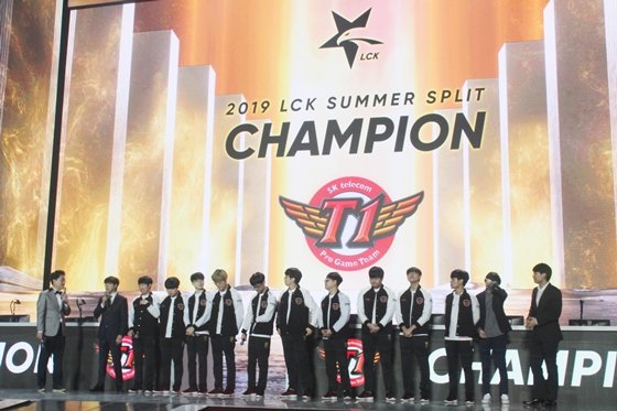 SK텔레콤 T1, V8…LCK 8회 우승 '금자탑' : 네이트 스포츠