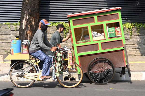 Less rice for the same price: inflation bites Asia's food stalls : 네이트 뉴스