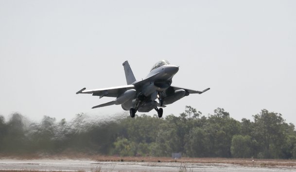 호주 하늘로 날아간 공군 KF-16U과 KC-330 : 네이트 뉴스