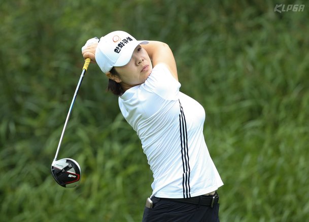 5개홀서 5타 줄인 이민영 ··· JLPGA 왕중왕전 3타차 단독선두 : 네이트 스포츠