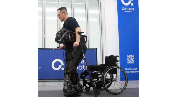 Research team develops wearable robot for paralyzed patients : 네이트 뉴스