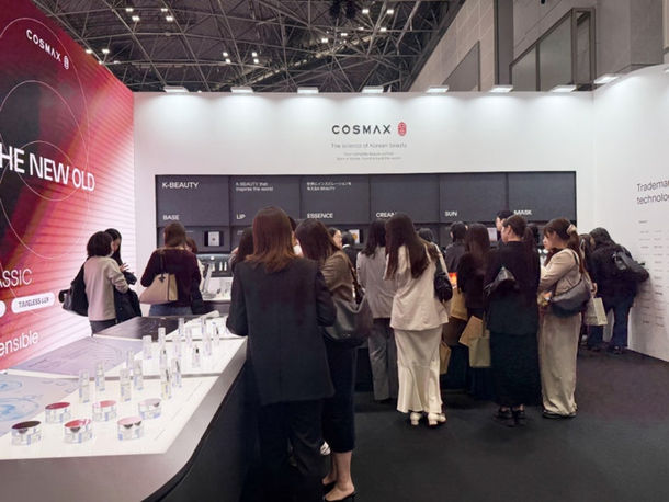 Cosmax showcases AI-driven color matching at Japan beauty fair : 네이트 뉴스