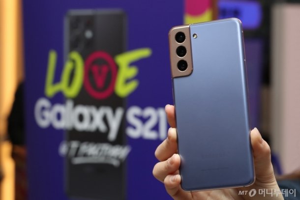 [사진]SKT, 갤럭시 S21 무인 개통 행사 개최 : 네이트 뉴스