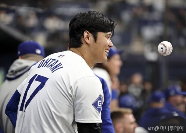 두시간 만에 완판된 '오타니 유니폼', 깜짝 놀랄 가격 : 네이트 뉴스