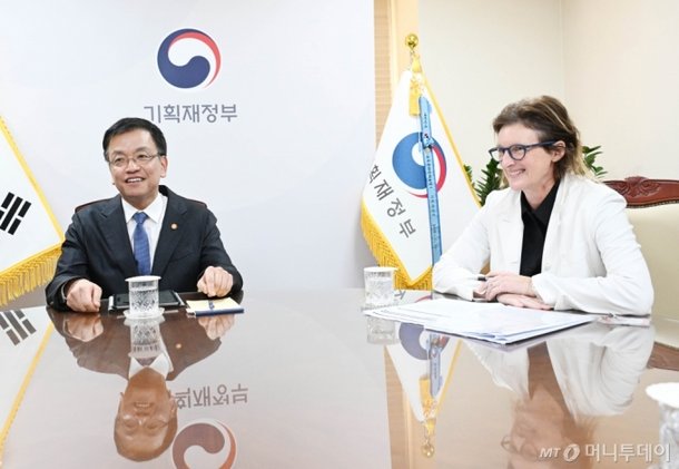 최상목 부총리 "한국, WGBI 편입은 국내시장·투자자에게 윈-윈" : 네이트 뉴스