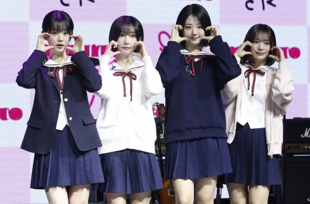 QWER, 115건 '악성 게시물' 형사 고소…"합의·선처 없이 끝까지" : 네이트 뉴스