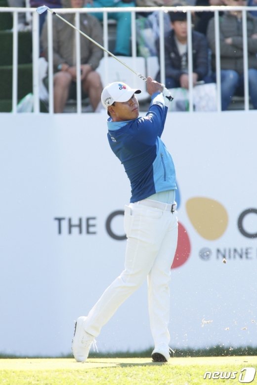 김시우, PGA 챔피언십 3R 공동 13위 껑충…'골프 황제' 우즈보다 낫네 : 네이트 뉴스