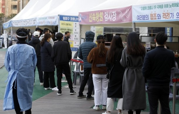 주말 지나 다시 30만명대…신규 확진자 34만7554명 상보 네이트 뉴스