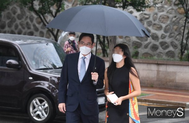 [머니S포토] 이재용 부회장, 딸과 함께 결혼식 참석 : 네이트 뉴스