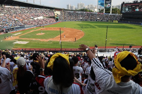 CJ ENM '티빙', 프로야구 중계권 확보…OTT 업계 지각변동 : 네이트 뉴스