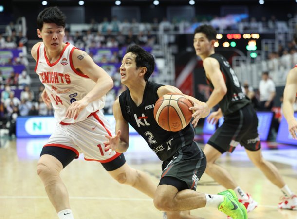 'FA 최대어' 허훈, KCC와 5년 8억원 계약…친형 허웅과 한솥밥 : 네이트 스포츠