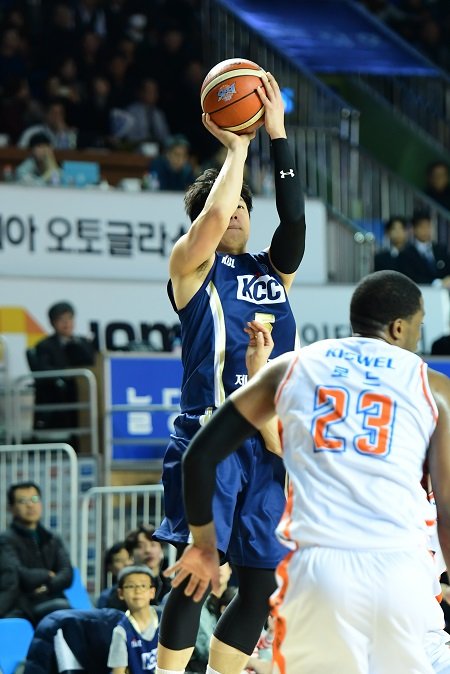 '이정현 4Q 맹활약' KCC 3연패 탈출, 전자랜드 4연승 마감 : 네이트 스포츠