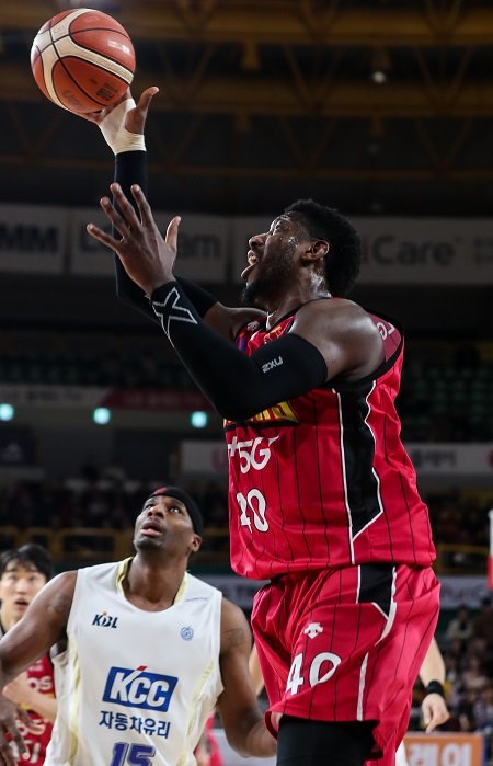 '메이스 25점' LG 접전 끝 6연승·공동 3위, KCC 2연패 : 네이트 스포츠