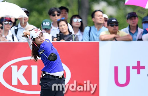 팀 KLPGA, 박인비 인비테이셔널 첫날 팀 LPGA 제압 : 네이트 스포츠