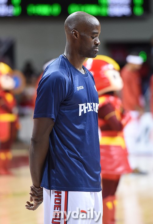 [MD포토] 에메카 오카포 'NBA 신인왕 출신의 KBL 데뷔전' : 네이트 스포츠