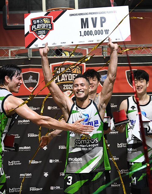 한솔레미콘 우승 이끈 전태풍, PO MVP "살아있다는 걸 보여줘 기뻐" : 네이트 스포츠