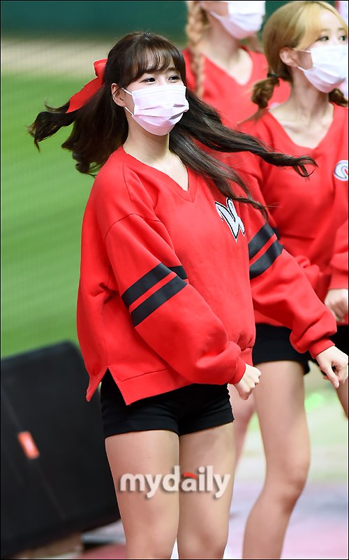 [MD포토] 치어리더 김도아, '상큼한 리본 머리' : 네이트 스포츠