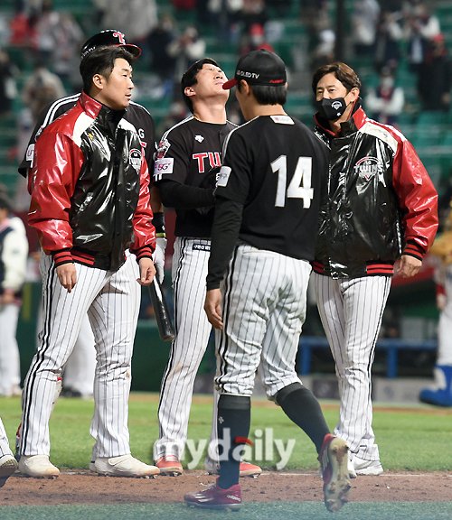 'LG-키움 격돌' KBO WC 1차전, 31일 오후 2시 예매 개시 : 네이트 스포츠