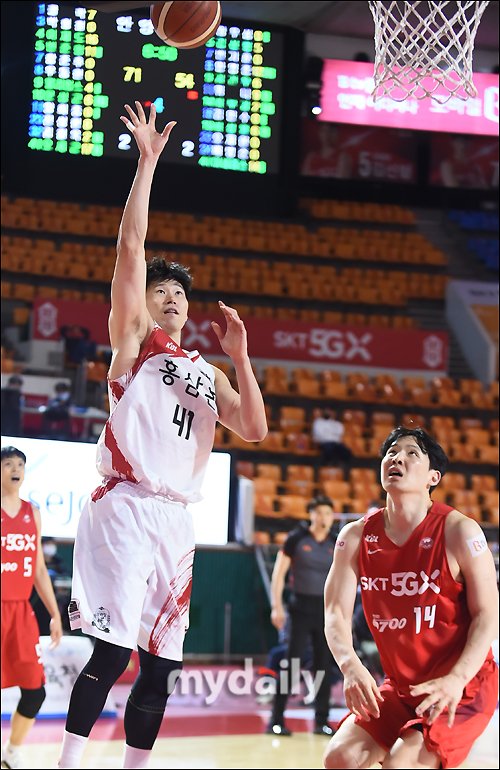 '오세근·이재도 펄펄' KGC, 3연승 질주하며 공동 1위…SK 2연패 [MD리뷰] : 네이트 스포츠