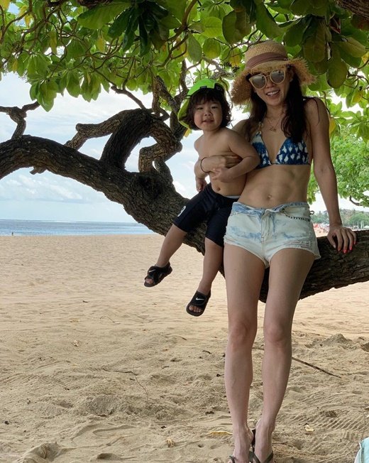 '11kg 감량' 안선영, 비키니 입고 완벽 복근 노출+쭉 뻗은 각선미 [데일리SHOT] : 네이트 연예