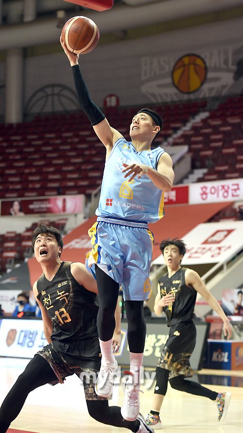 '4명 10+득점' 삼성, 접전 끝에 KGC 7연승 저지 [MD리뷰] : 네이트 스포츠