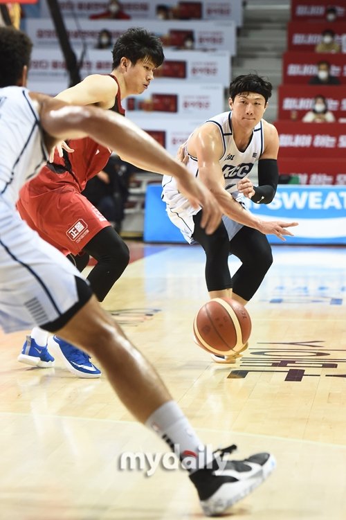1강으로 도약한 KCC, 2대2 위력이 점점 살아난다[MD이슈] : 네이트 스포츠