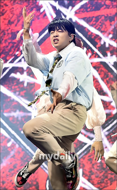 [MD포토] T1419 건우, '강력한 카리스마' : 네이트 연예