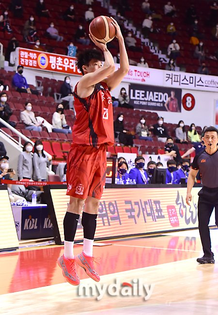 '전성현 21점' KGC, KT에 3~4Q 역전극…6강PO 기선제압[MD리뷰] : 네이트 스포츠