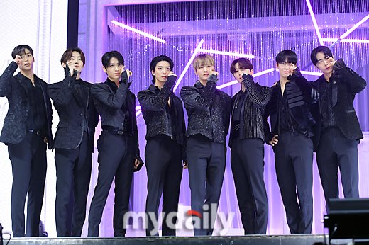 [MD포토] SF9 '멋진 단체 인사' : 네이트 연예