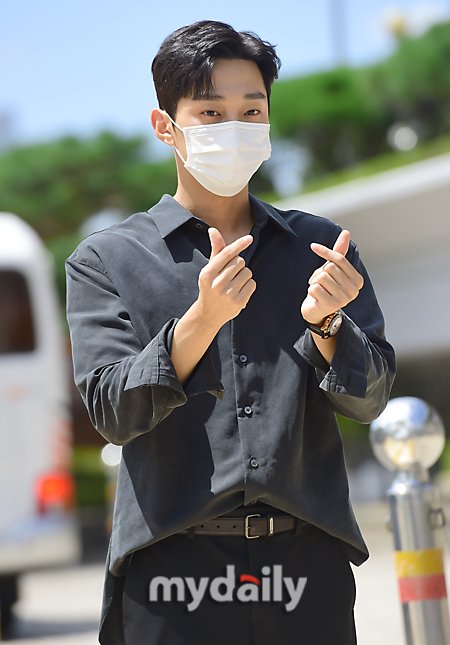 [MD포토] 진영 '조각 같은 얼굴' : 네이트 연예