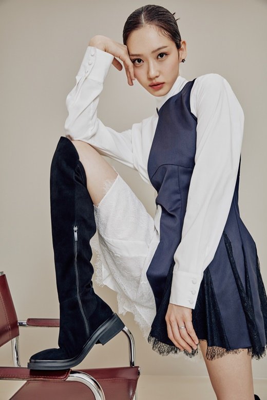 한지현, '170cm·43kg' 모델급 몸매…과감 포즈도 OK [화보] : 네이트 연예